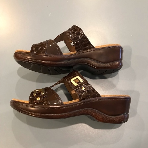 Michelle D | Shoes | Michelle D Brown Patent Shoe Sandal Slide | Poshmark